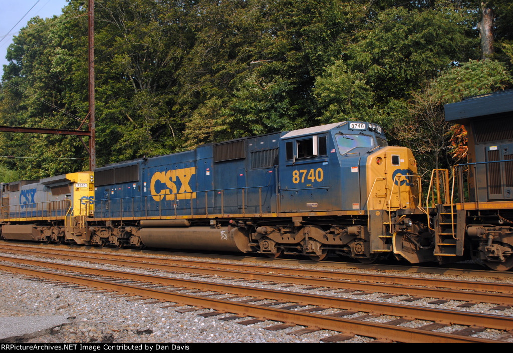 CSX SD60I 8740 on X410-01